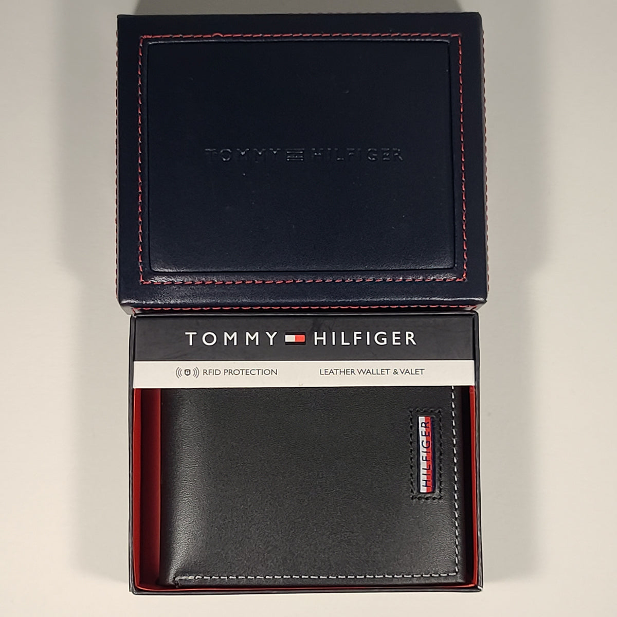 Tommy Hilfiger Men's Bifold Black Leather RFID Wallet & Valet Passcase